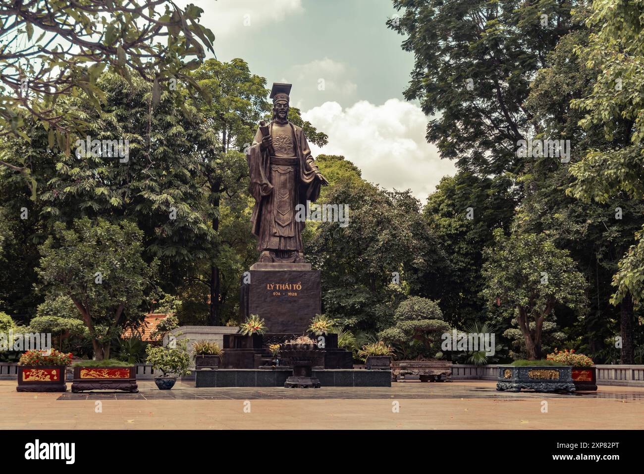 Culture Travel Vietnam Attractions in Hanoi Statue of ly thaito in ...