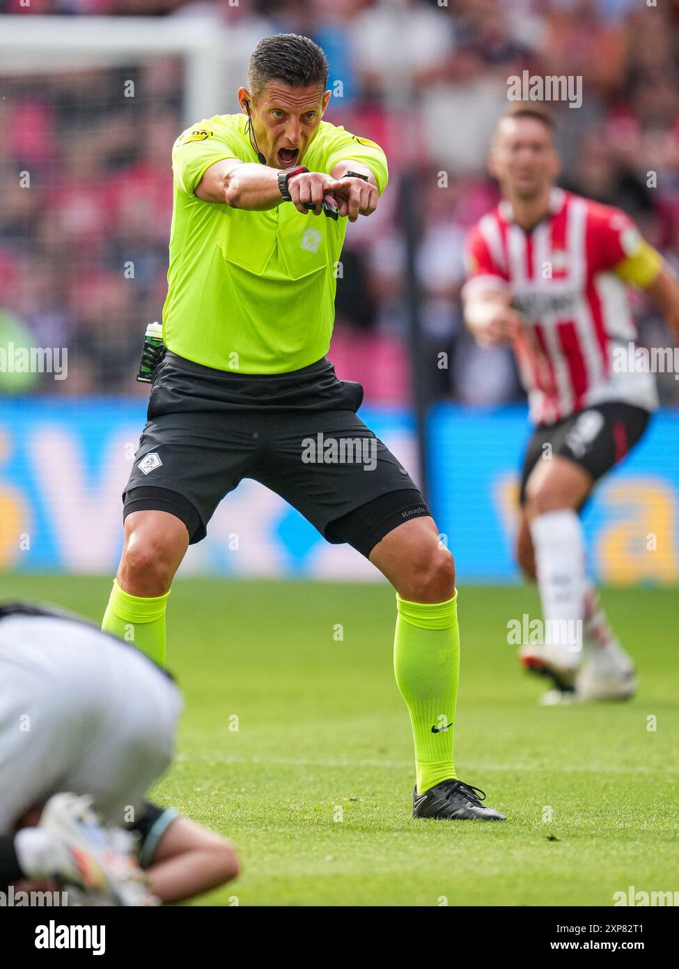 Eindhoven, The Netherlands. 04th Aug, 2024. Eindhoven - Referee Jeroen Manschot during the Johan ...