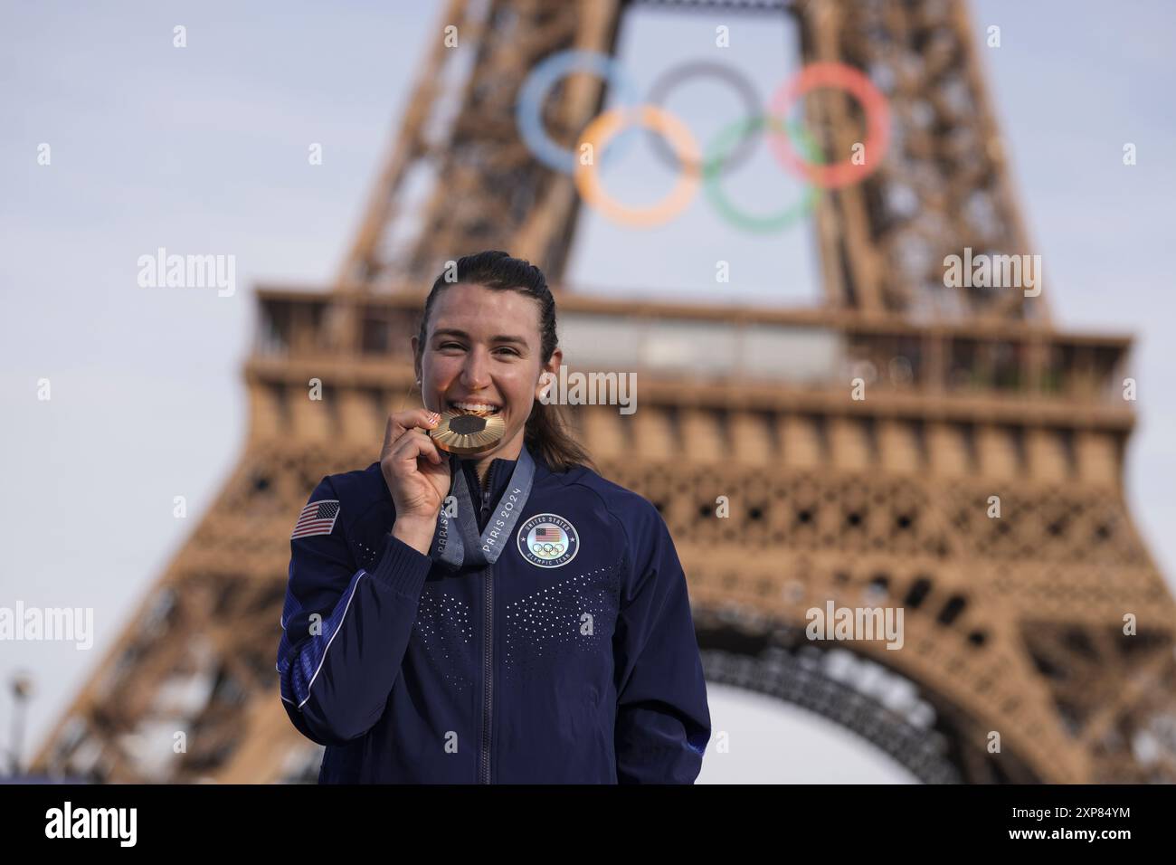 Kristen Faulkner, of the United States, bites the gold medal of the ...