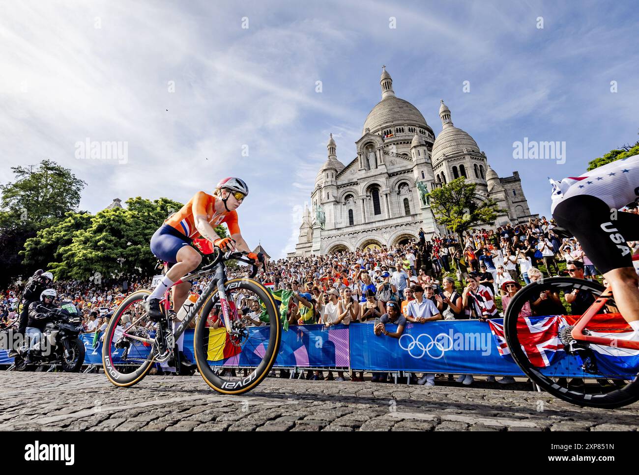 PARIS - Cyclist Lorena Wiebes at the Sacre-Coeur during the women's ...