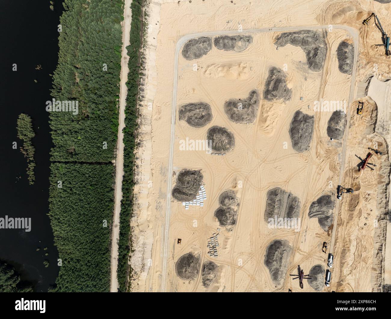 Sandloading hi-res stock photography and images - Alamy