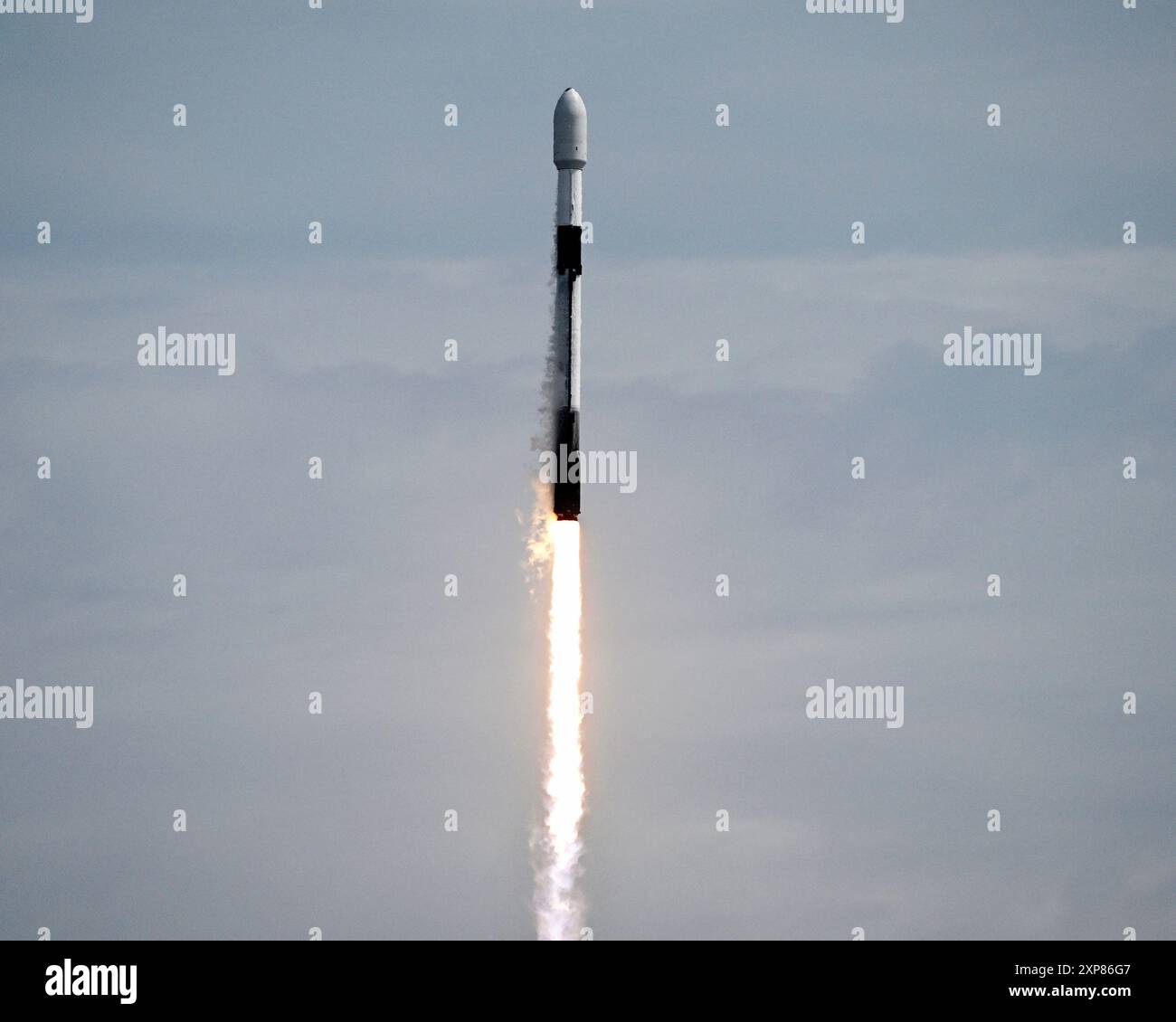 A SpaceX Falcon 9 rocket launches the Northrop Grumman Cygnus ...