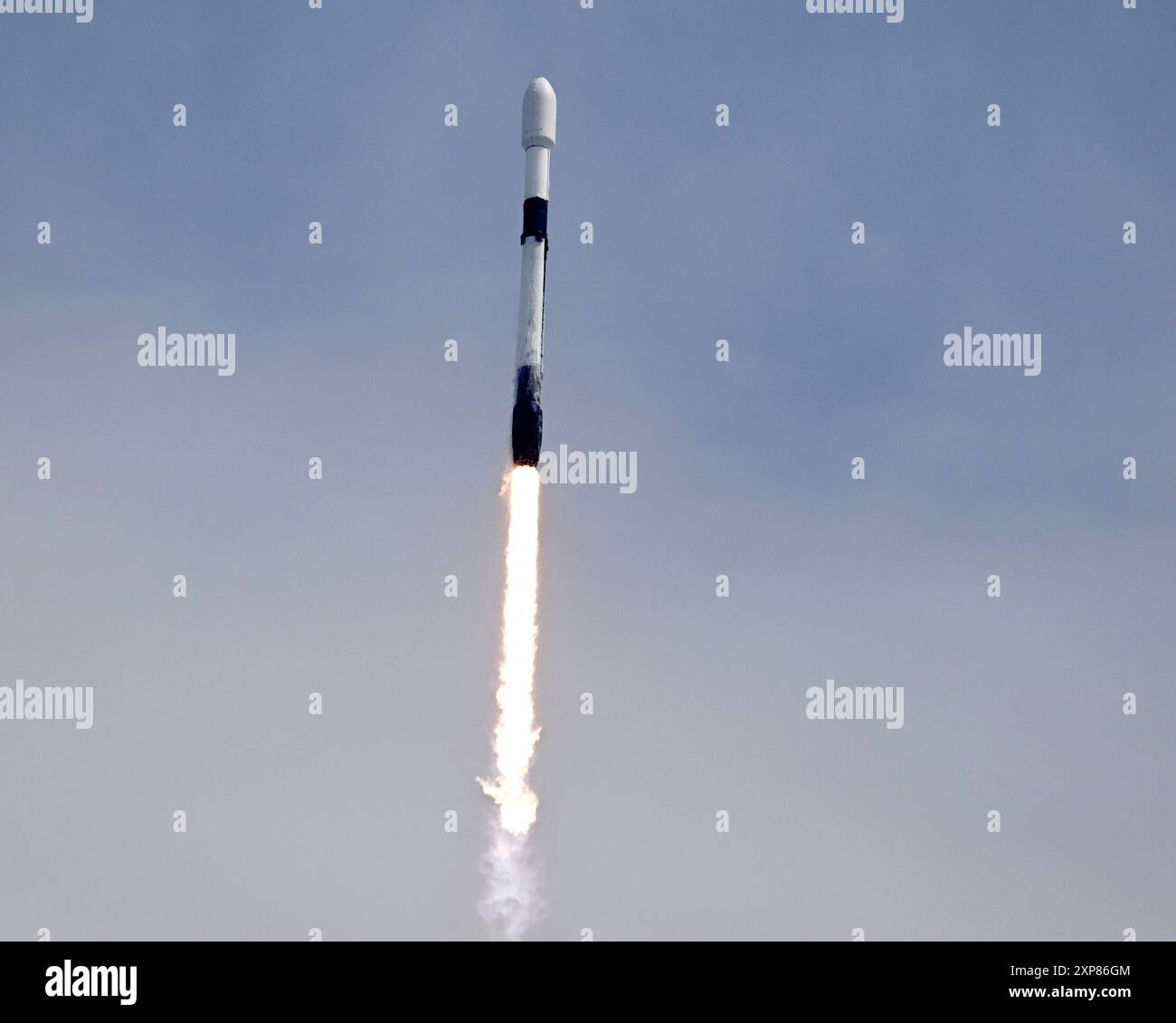A SpaceX Falcon 9 rocket launches the Northrop Grumman Cygnus ...