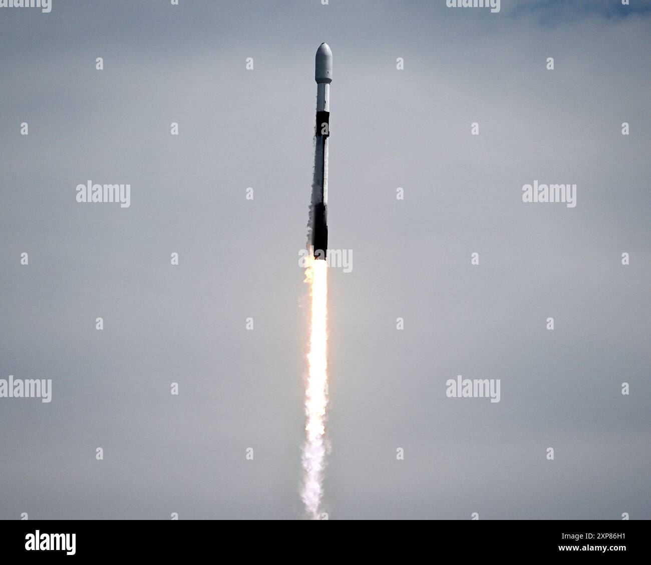 A SpaceX Falcon 9 rocket launches the Northrop Grumman Cygnus ...