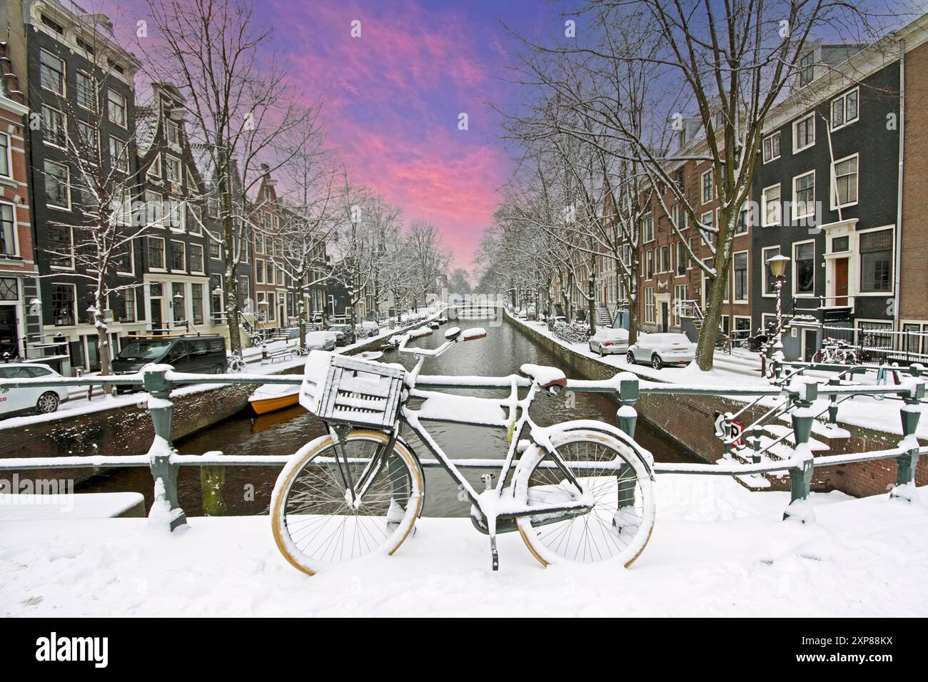 Snowy Amsterdam in the Netherlands in winter Stock Photo - Alamy
