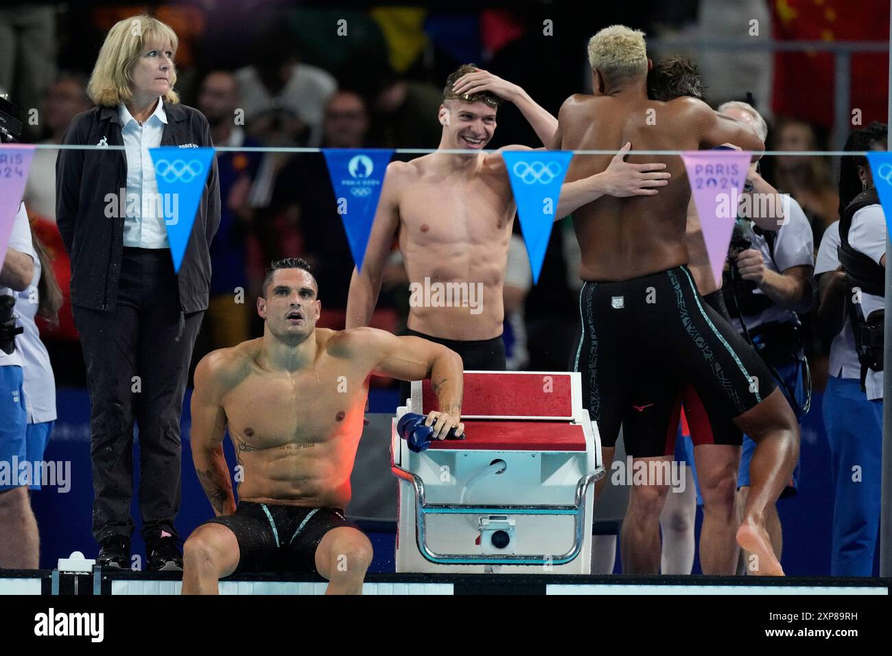 France's team celebrate winning the bronze medal in the men's 4x100 ...