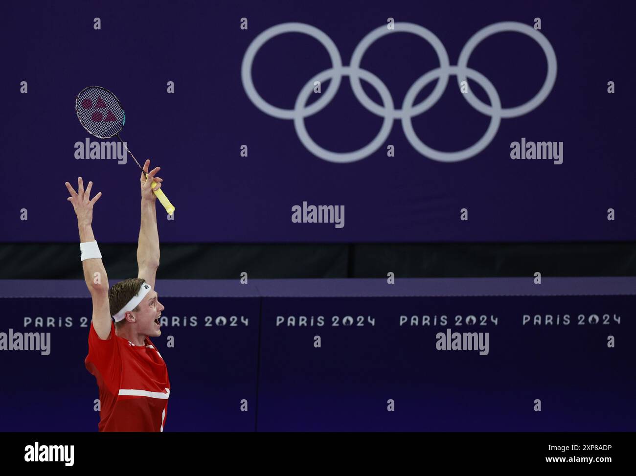 (240804) -- PARIS, Aug. 4, 2024 (Xinhua) -- Viktor Axelsen of Denmark ...