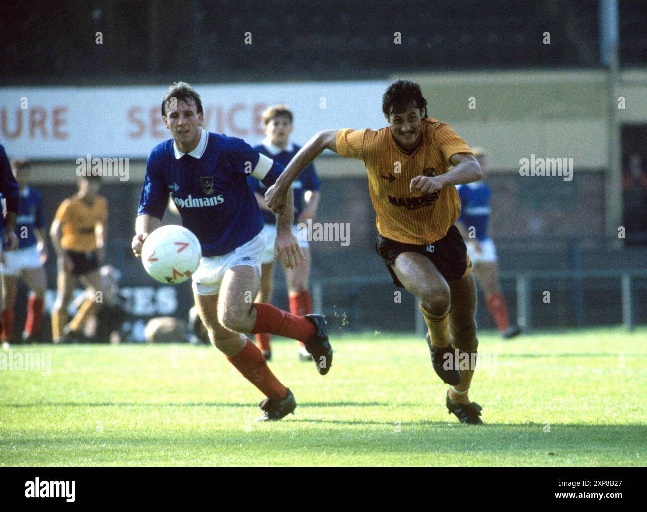 Wolverhampton Wanderers v Portsmouth at Molineux 30/9/89 John Paskin of ...