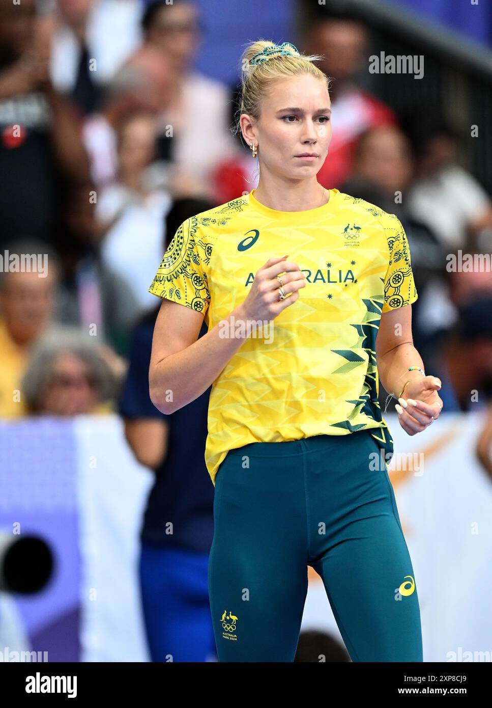 Paris, France. 4th Aug, 2024. Eleanor Patterson of Australia reacts ...