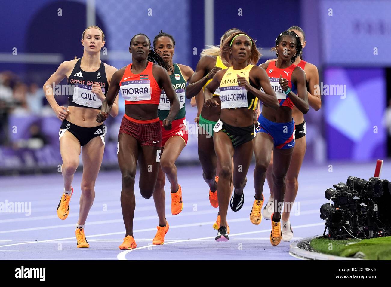 Great Britain's Phoebe Gill (left) during the Women's 800m Semi-Final ...