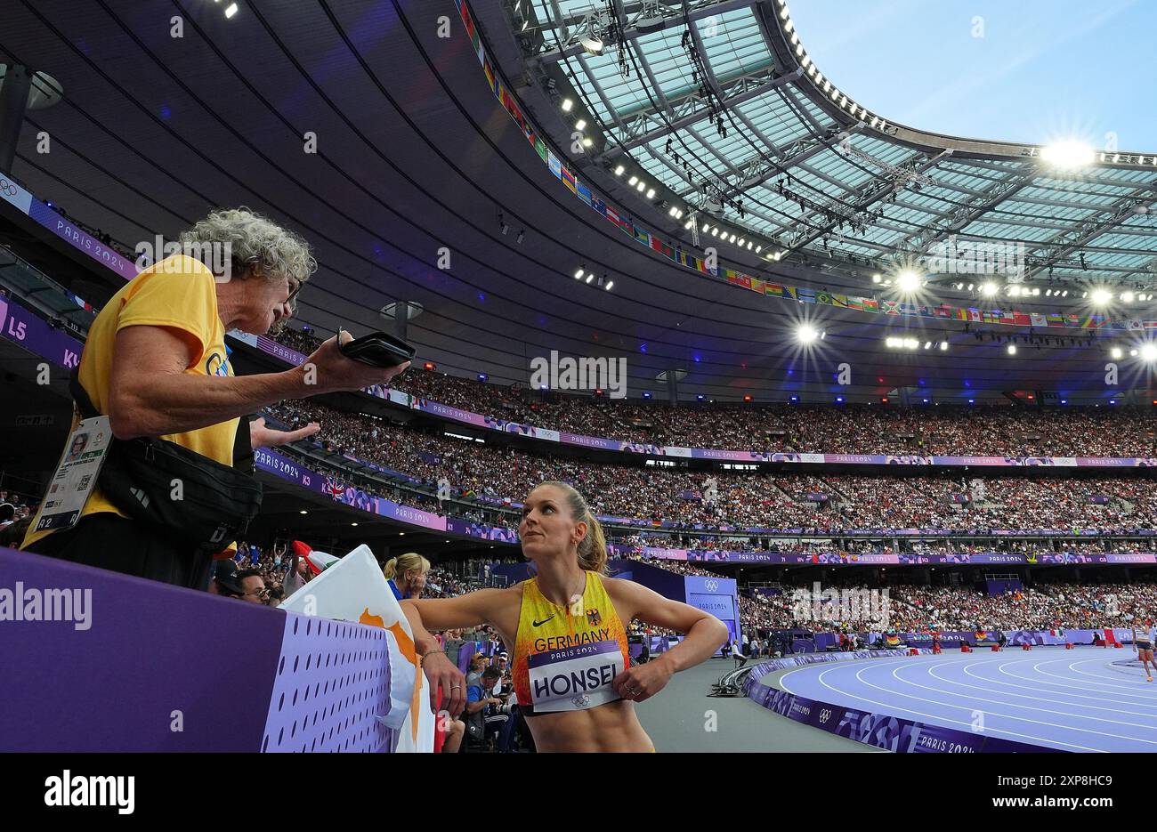 Paris, France. 4th Aug, 2024. Christina Honsel (R) of Germany reacts ...