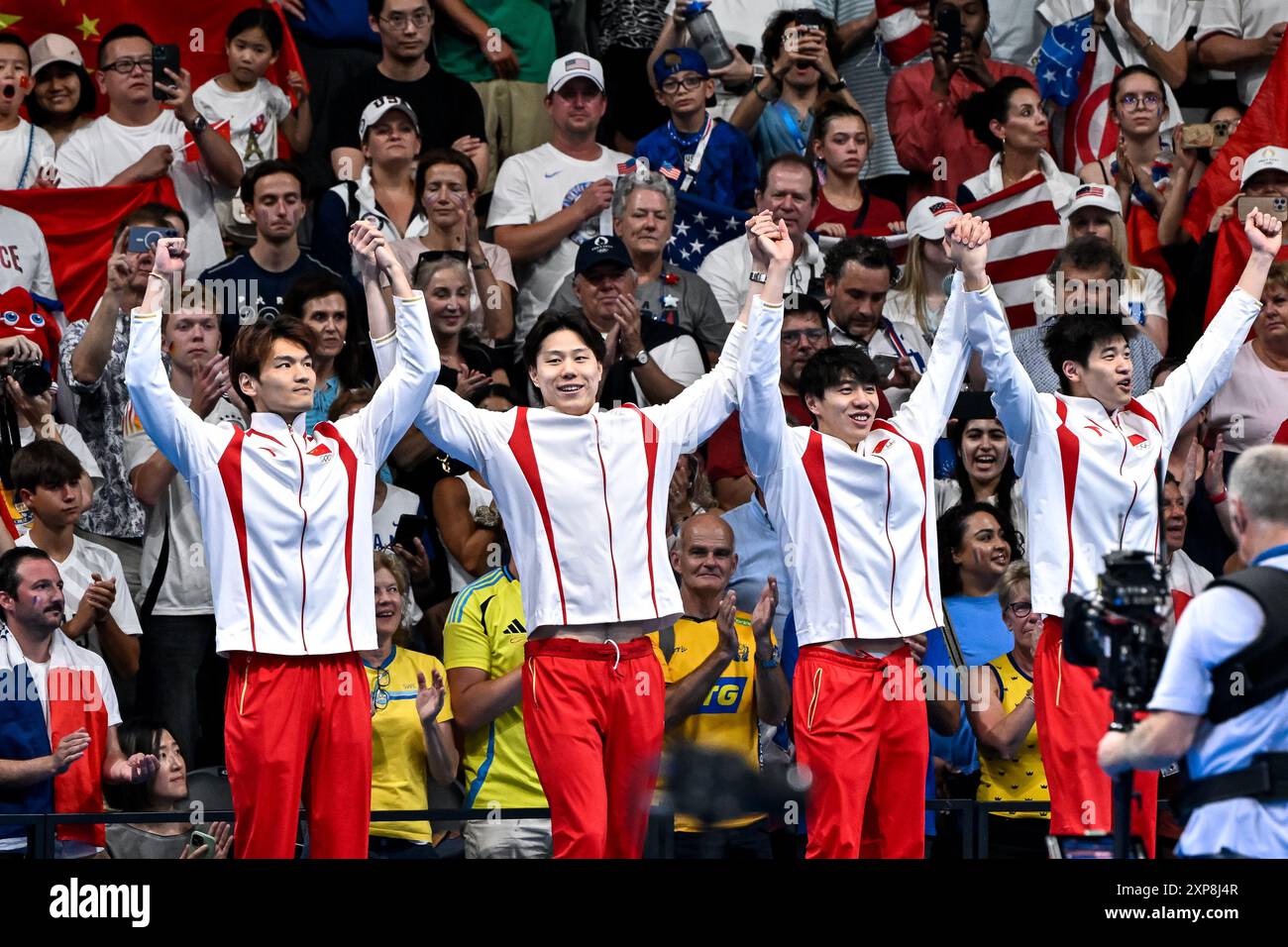 Paris, France. 04th Aug, 2024. Athletes of team China celebrate after ...