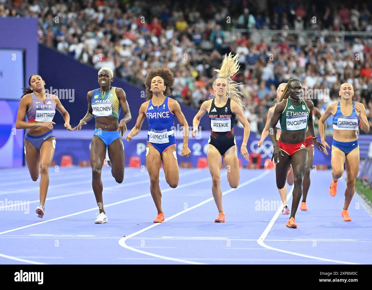 (240804) -- PARIS, Aug. 4, 2024 (Xinhua) -- Athletes compete during the ...