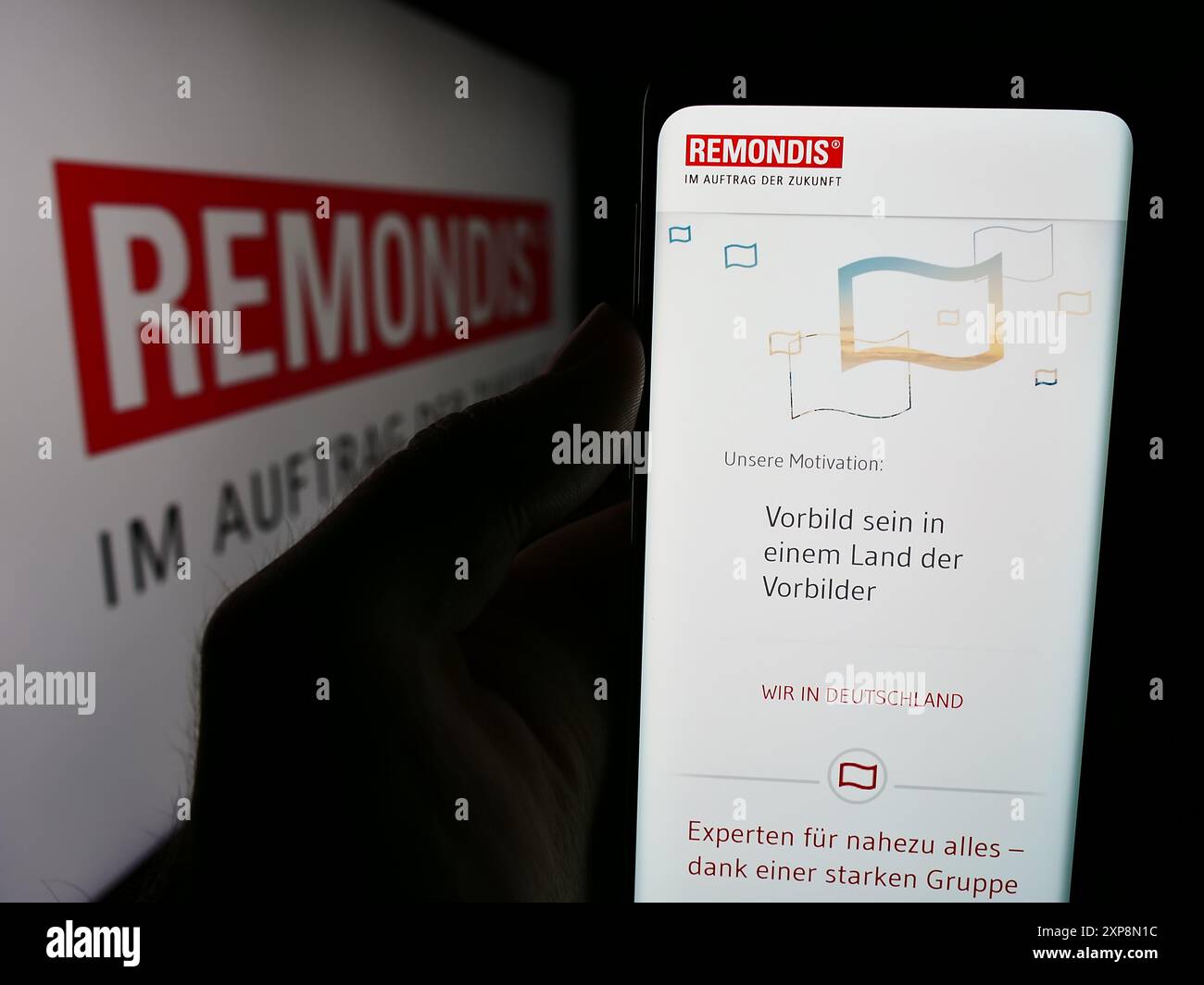 Person holding smartphone with webpage of German waste management ...