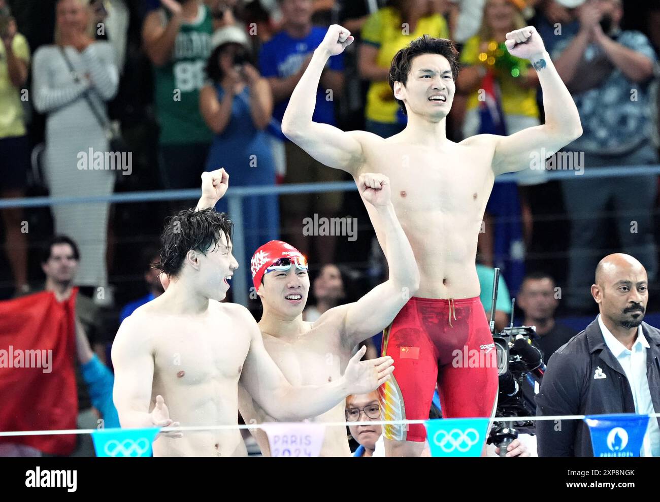 Paris, France. 04th Aug, 2024. Chinese swimmers celebrate after winning ...