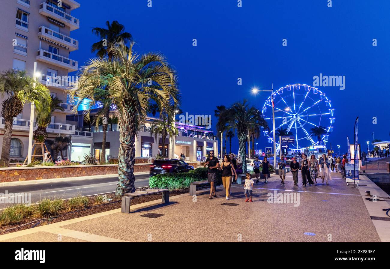 Saint raphael beach hi-res stock photography and images - Alamy
