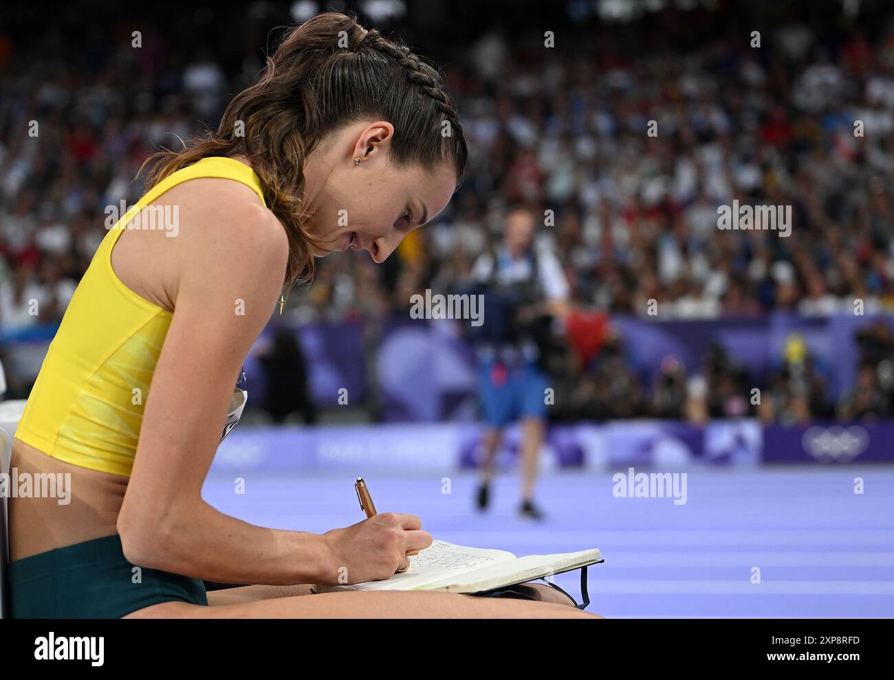 Paris, France. 4th Aug, 2024. Nicola Olyslagers of Australia writes on ...
