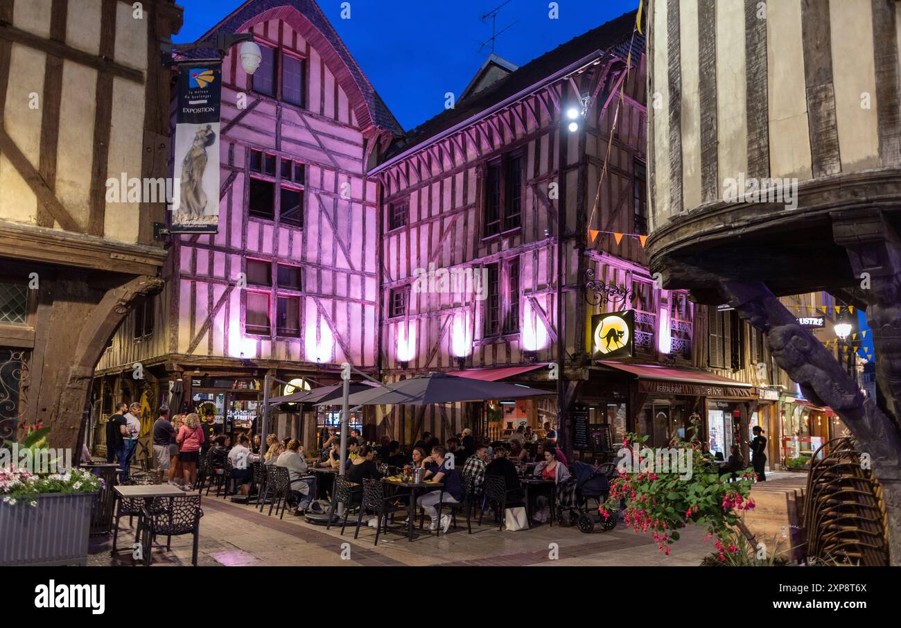 Medieval lighting hi-res stock photography and images - Alamy