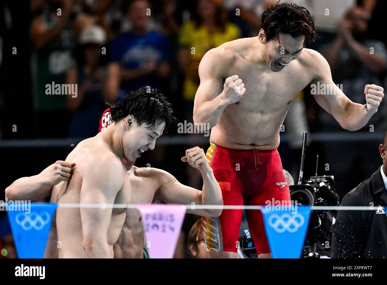Paris, France. 04th Aug, 2024. Athletes of team China celebrate after ...