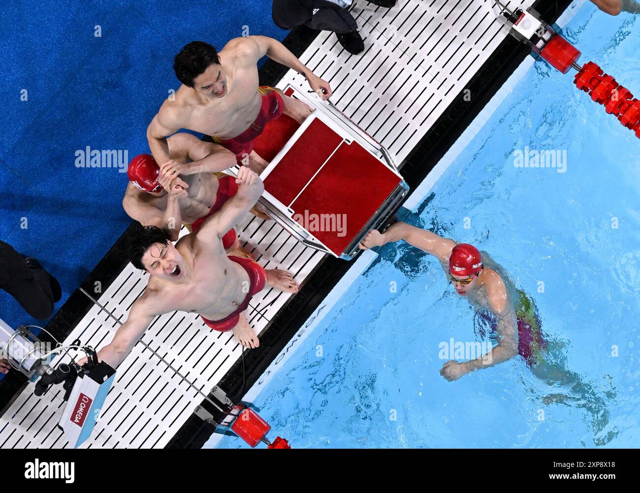 Paris, France. 4th Aug, 2024. Team China celebrate after the men's 4 x ...