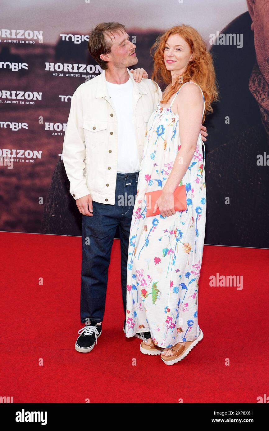 Max Montgomery und Marleen Lohse bei der Horizon Film Premiere am 4.08. ...