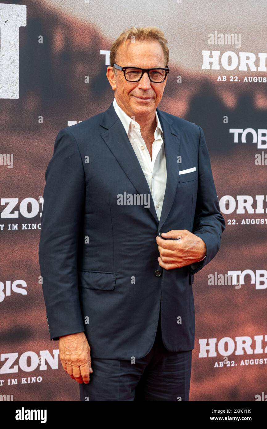 Actor kevin costner in hi-res stock photography and images - Alamy