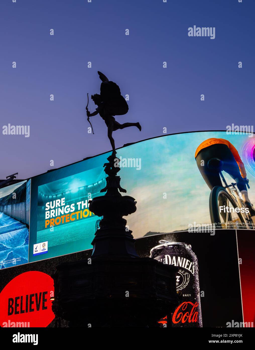 Piccadilly circus billboard 2024 hi-res stock photography and images ...
