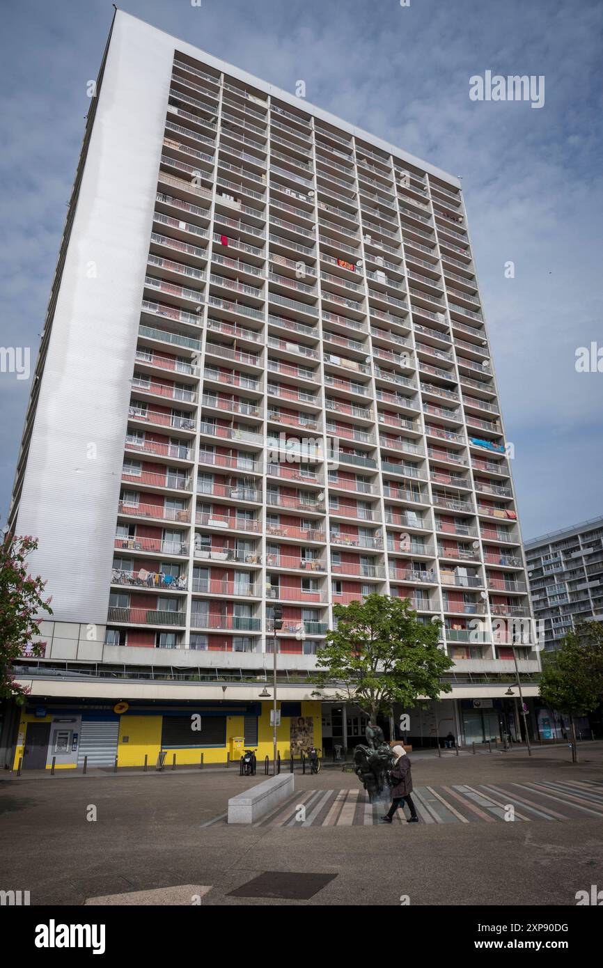 Paris banlieues buildings hi-res stock photography and images - Alamy