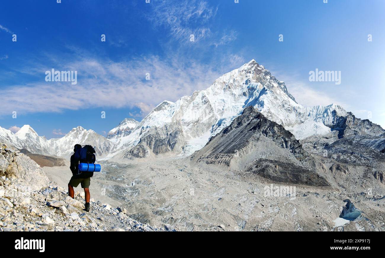 Hiker near mount everest hi-res stock photography and images - Alamy