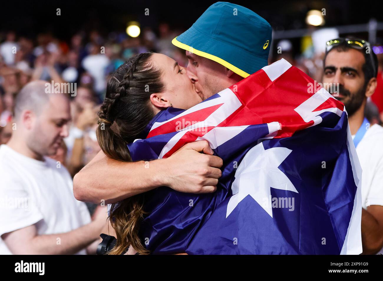 Paris, France, 4 August, 2024. Nicola Olyslagers of Australia kisses ...
