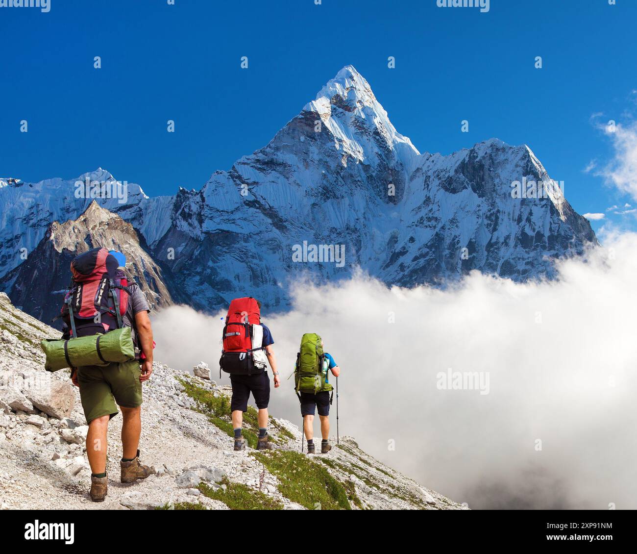 Nepal ama dablam hikers hi-res stock photography and images - Alamy