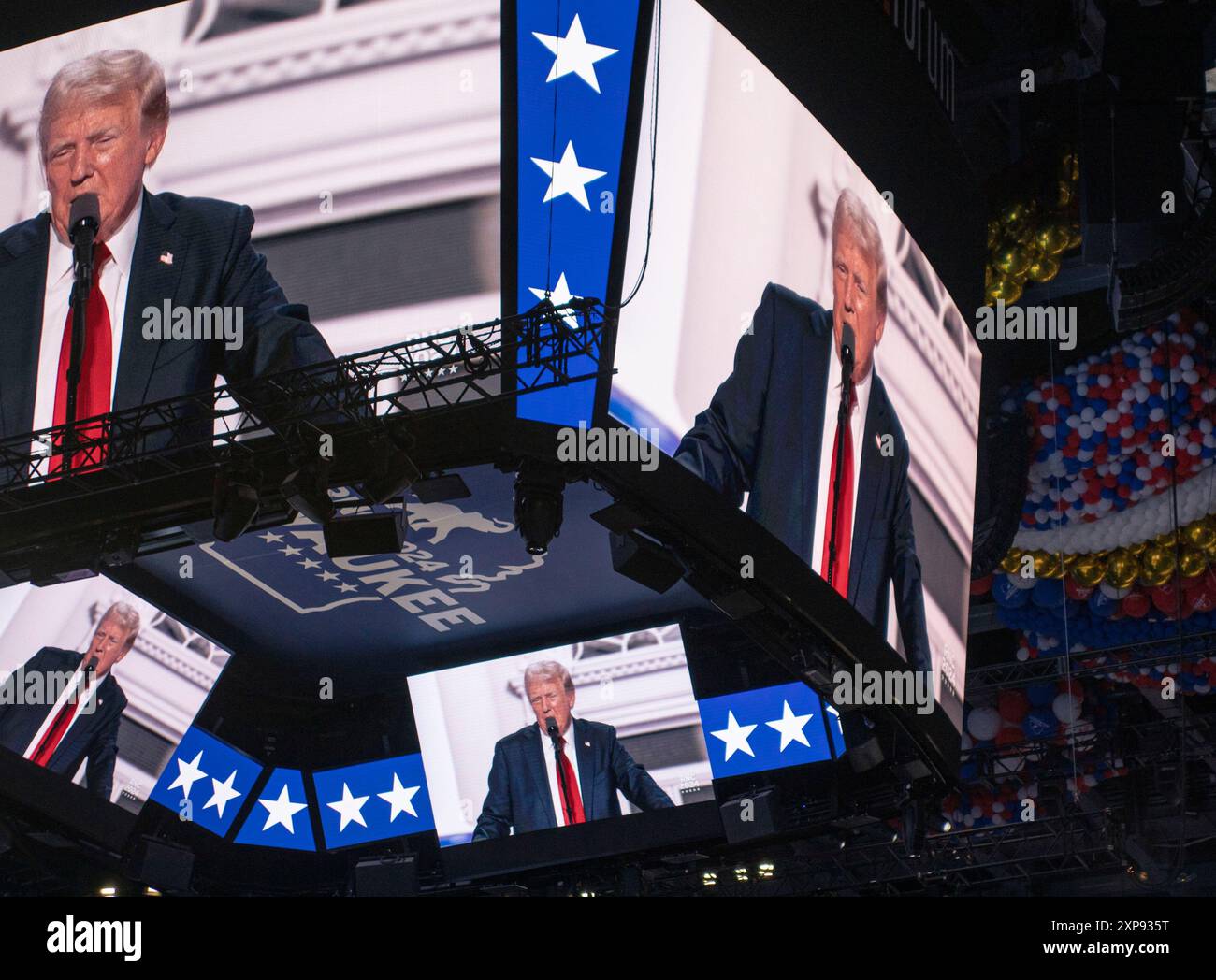 Delagates, supporters, guests, and politicians watch Donald Trump ...