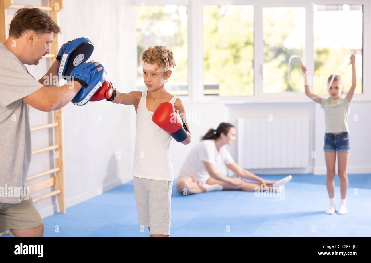 Child boxing gym hi-res stock photography and images - Alamy