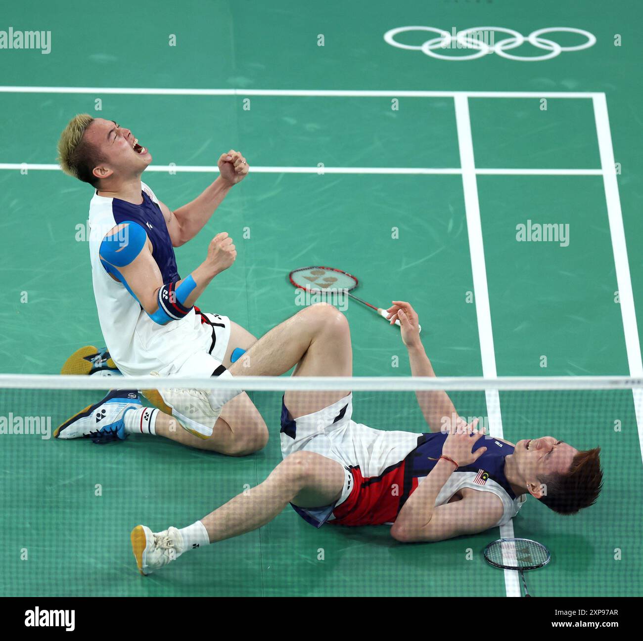 (240804) -- PARIS, Aug. 4, 2024 (Xinhua) -- Aaron Chia (front)/Wooi Yik Soh of Malaysia ...