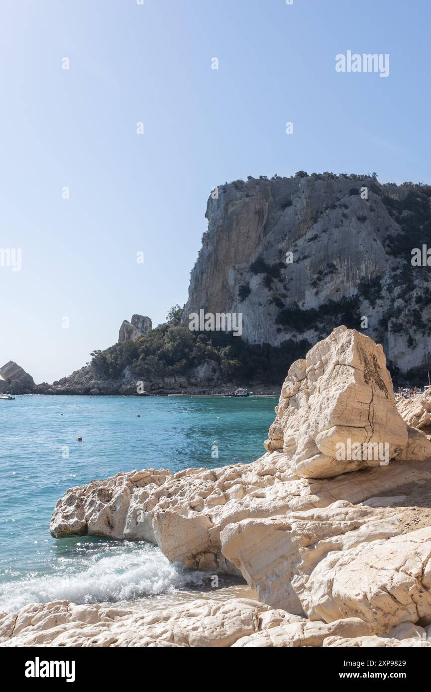 Natural features cliffs limestone hi-res stock photography and images ...