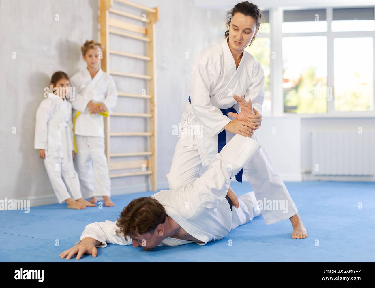 Children with parents practicing judo together on sports mats Stock ...