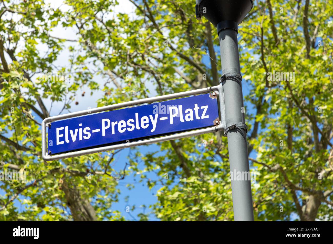 street sign elvis Presley platz - engl ELVIS PRESLEY SQUARE IN ...