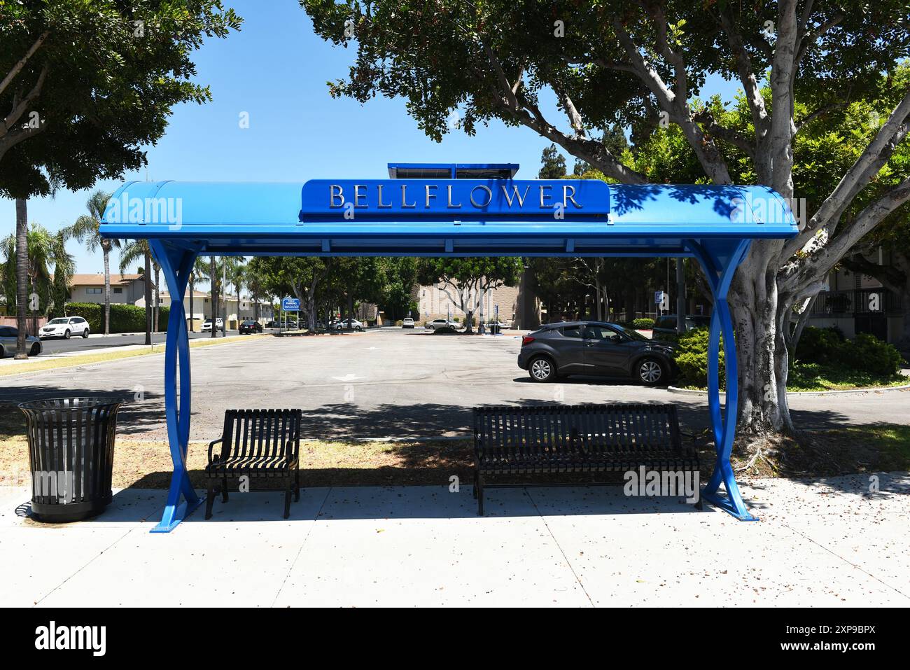 Bus stop shelter hi-res stock photography and images - Alamy