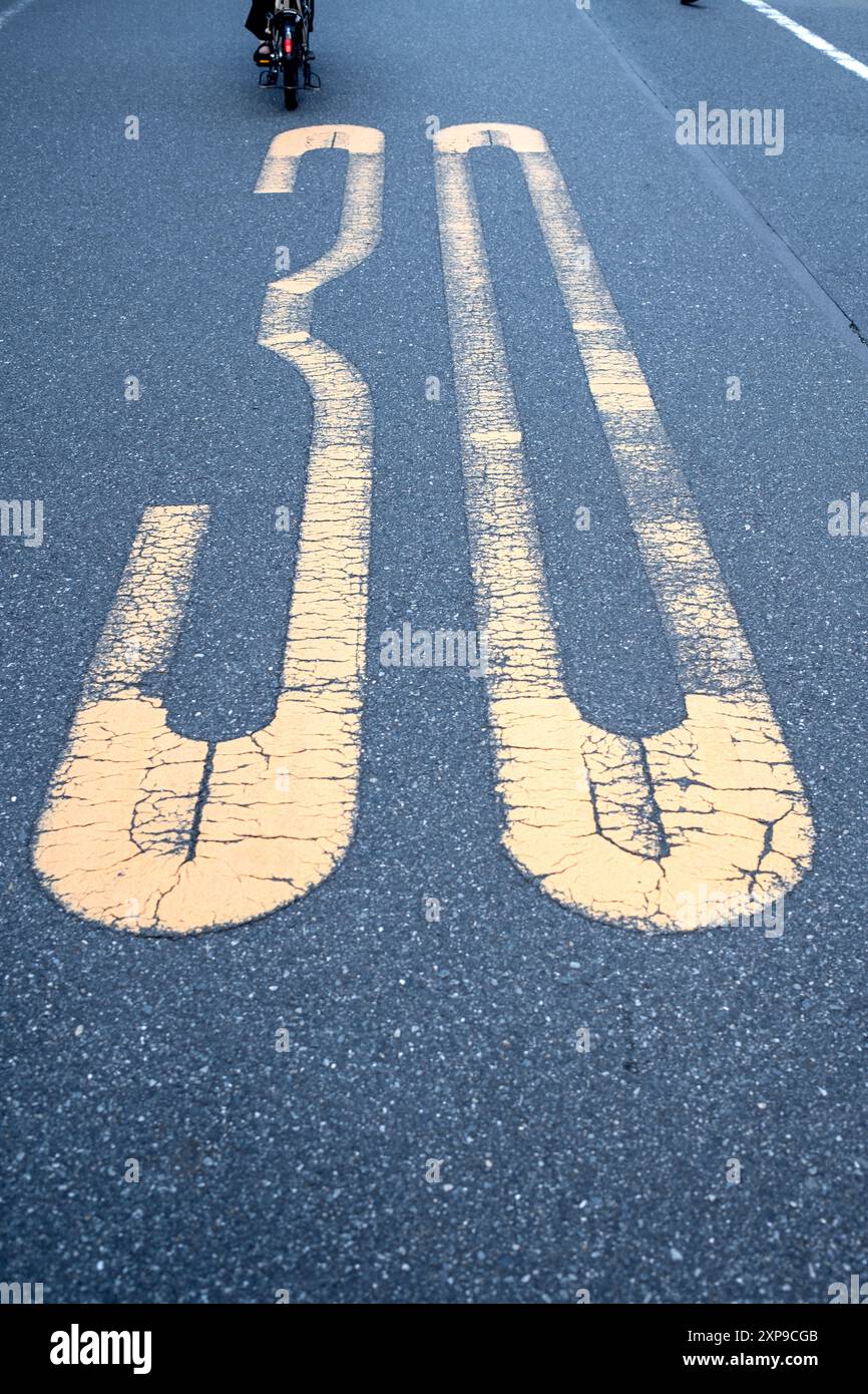 30 Speed Limit Yanaka District Tokyo Japan Stock Photo - Alamy
