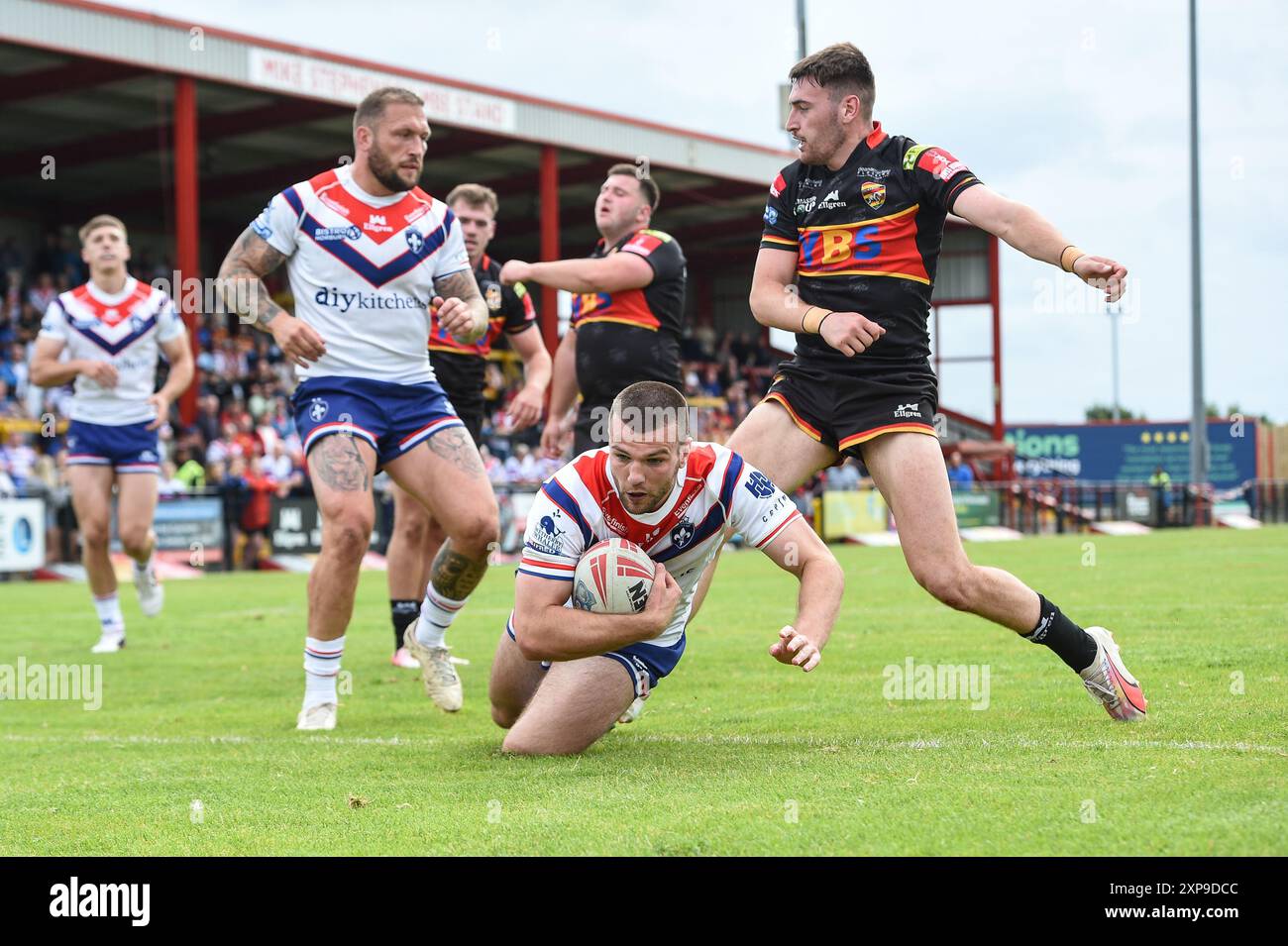 Dewsbury, England - 4th August 2024 - Wakefield Trinity's Max Jowitt ...