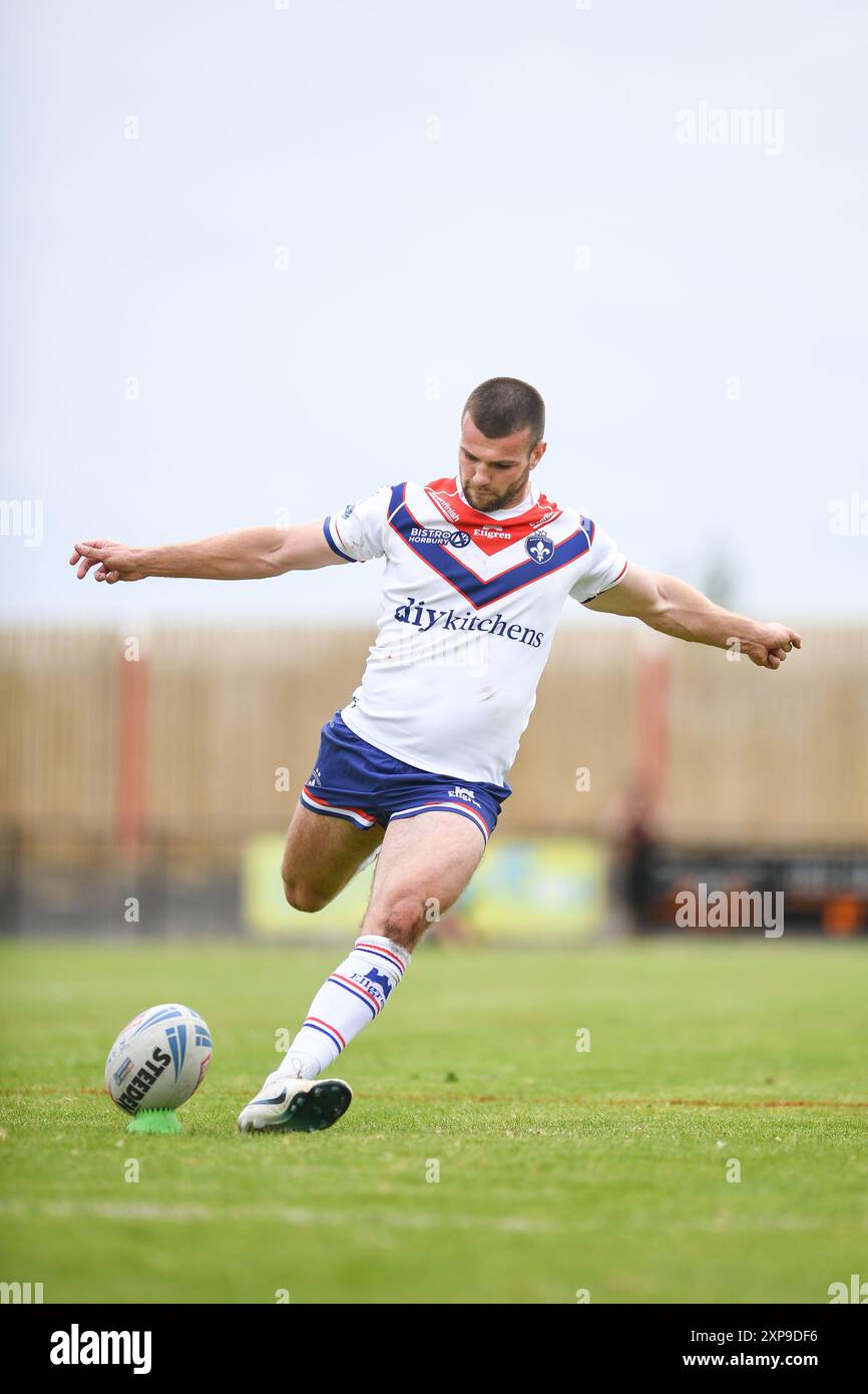 Dewsbury, England - 4th August 2024 - Wakefield Trinity's Max Jowitt ...
