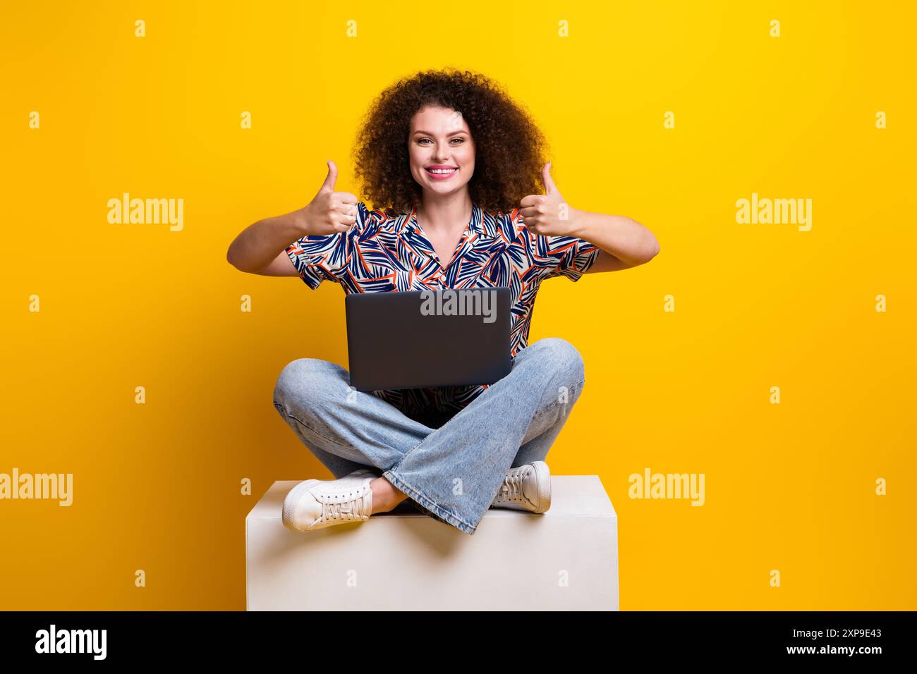 Full size photo of pretty young girl sit cube netbook thumb up wear ...