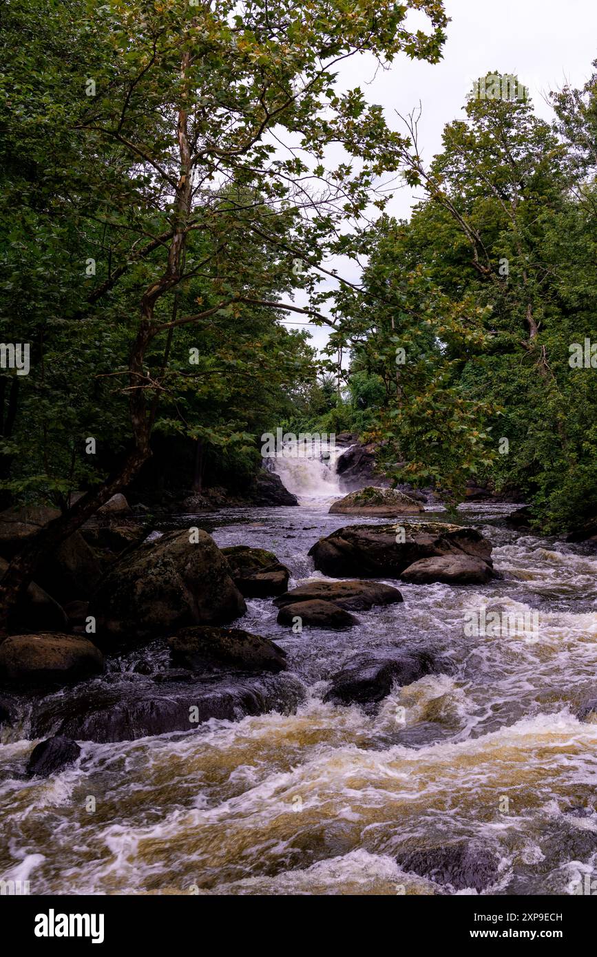Walking through waterfall hi-res stock photography and images - Alamy
