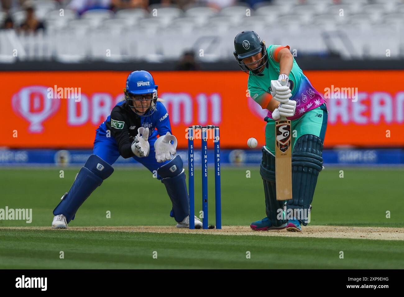 Alice Capsey of Oval Invincibles bats during the The Hundred match ...