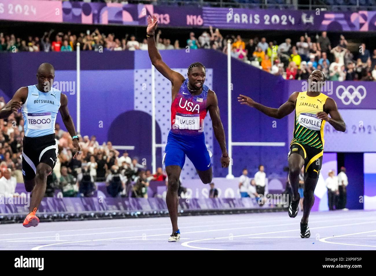 Paris, France. 04th Aug, 2024. Noah Lyles of Team USA, center, crosses the finish line ahead of ...