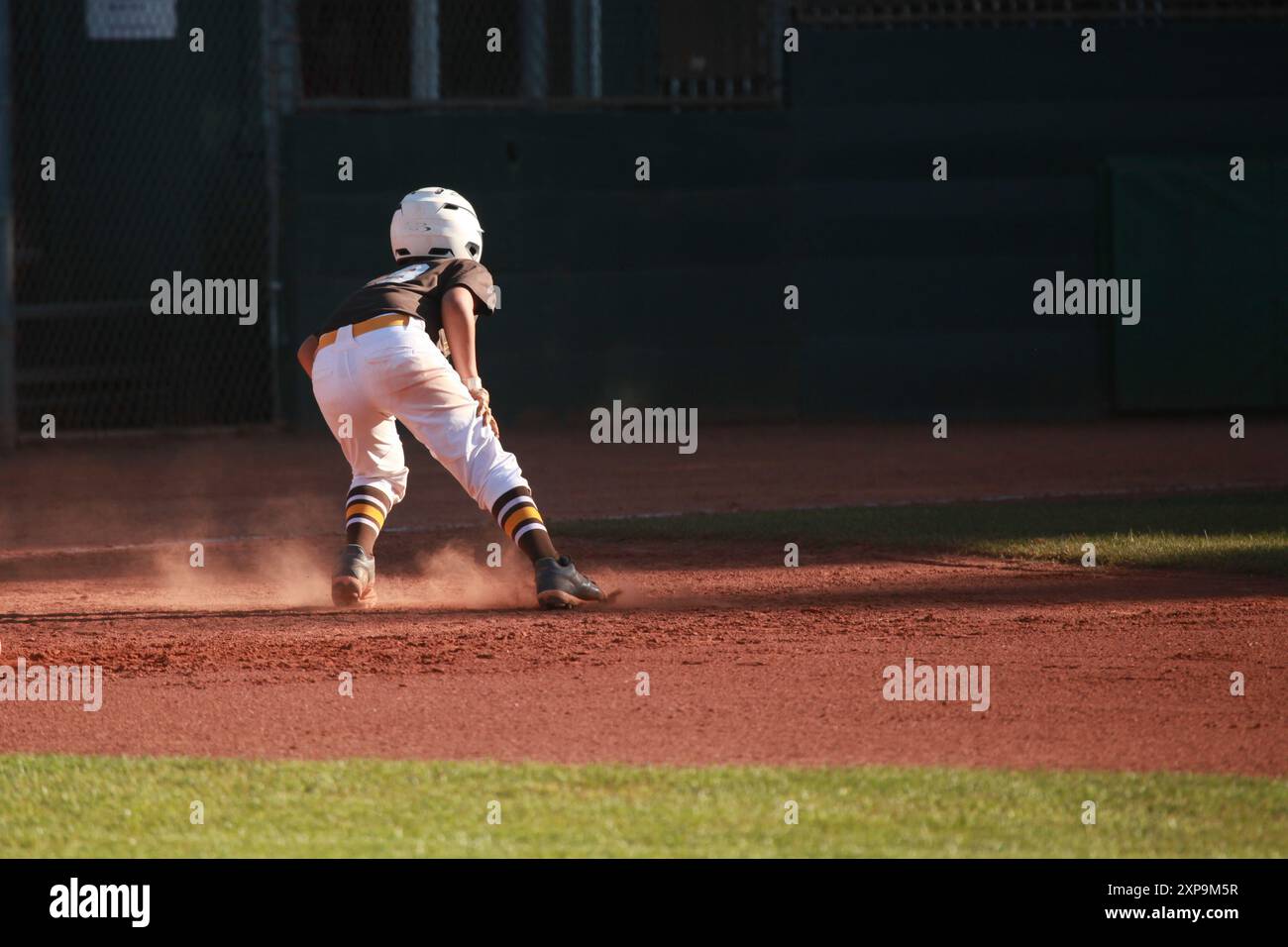 Youth baseball player hi-res stock photography and images - Alamy
