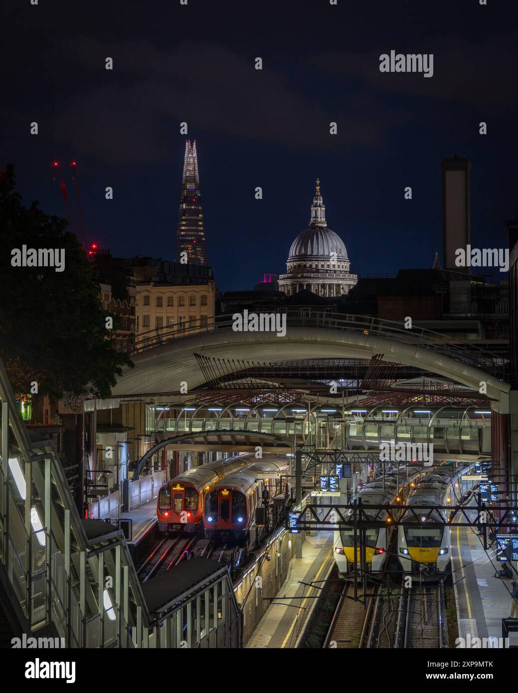 Farringdon station hi-res stock photography and images - Alamy