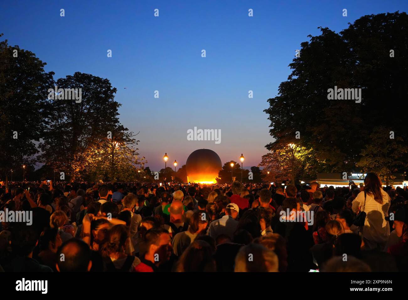 Paris olympics 2024 audience crowd hi-res stock photography and images ...