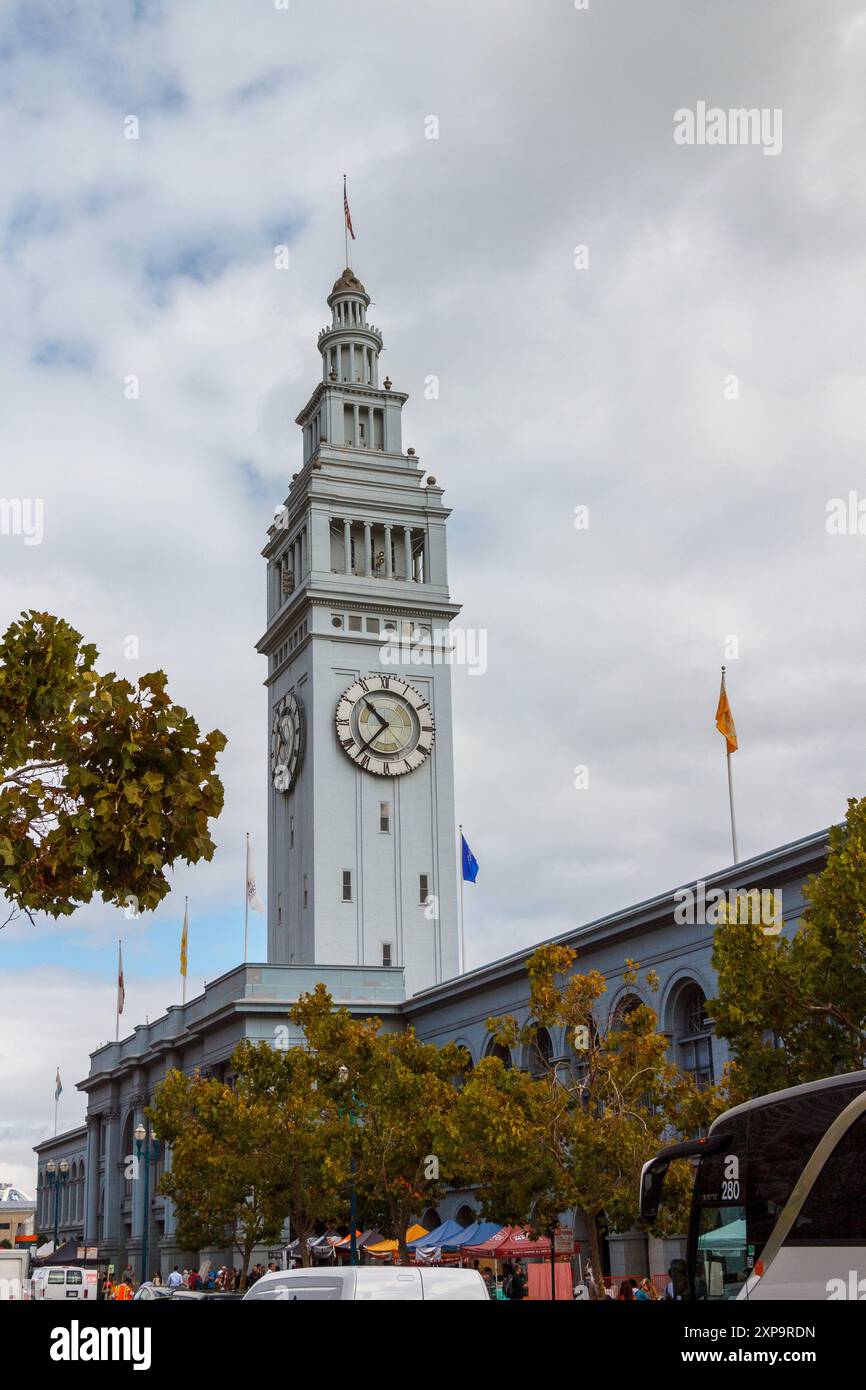 The Ferry Building clock tower and marketplace in Port of San Francisco ...