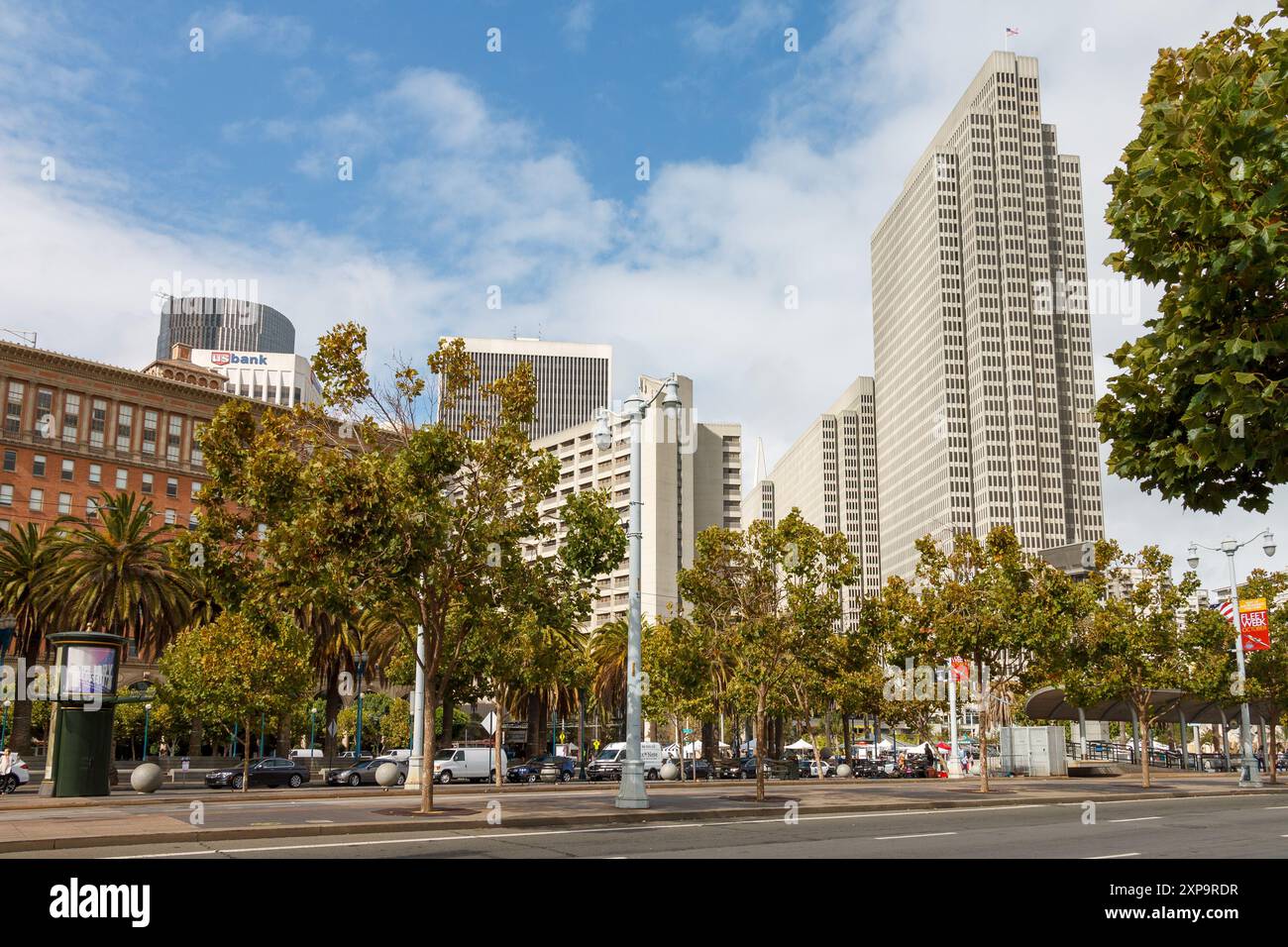 The modern architecture of the buildings and Four Embarcadero Center in ...